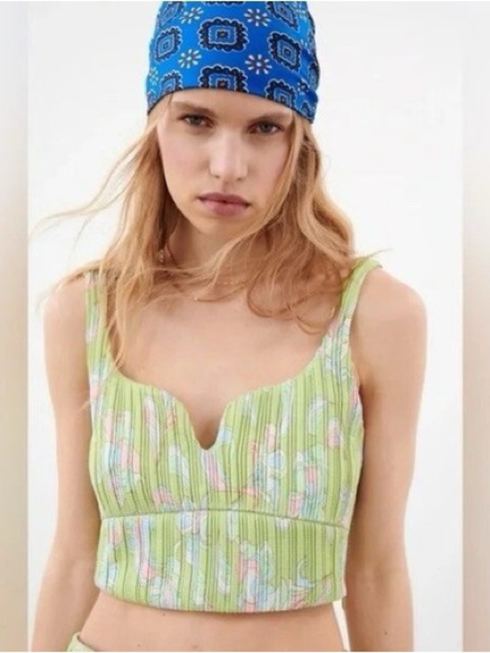 Zara | Tops | Zara Pastel Green Floral Crop Top | Poshmark